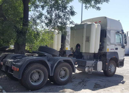 Тягач Howo A7 6x4 CNG газовый на метане, 8 газ.баллонов, рессора