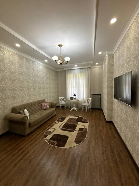 Квартира в центре Sh.Rustavelli  2x комнатная передел. в 3х пл.72кв.м