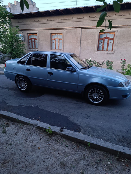 Srochna sotiladi Nexia 2