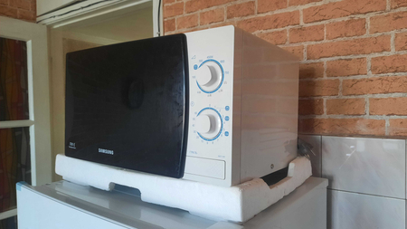 Продаются три микроволновки Samsung 2шт. Panasonic 1шт