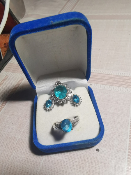 Продам ювелирка комплект серьги кольцо кулон