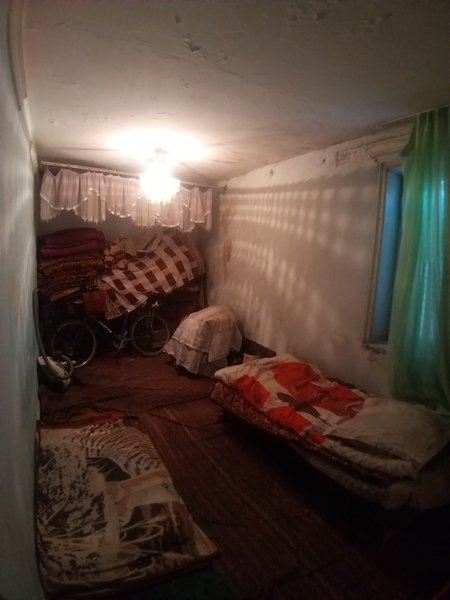 Куп каватли уй сотилади