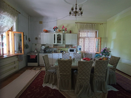 Циолковского-Кизилсу,2этажа,8соток,8комнат,2холла, 2кухни, 3 сан узла