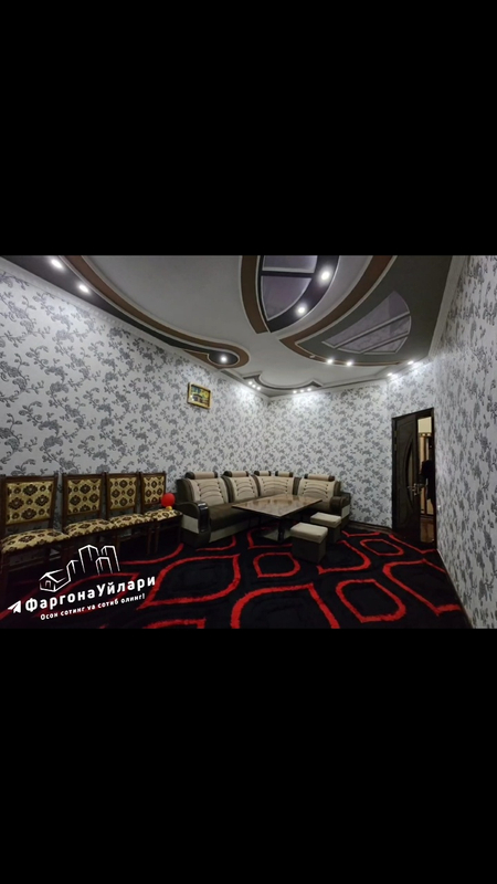 Фаргона центр Эмират олдида Янги курилган Дом.