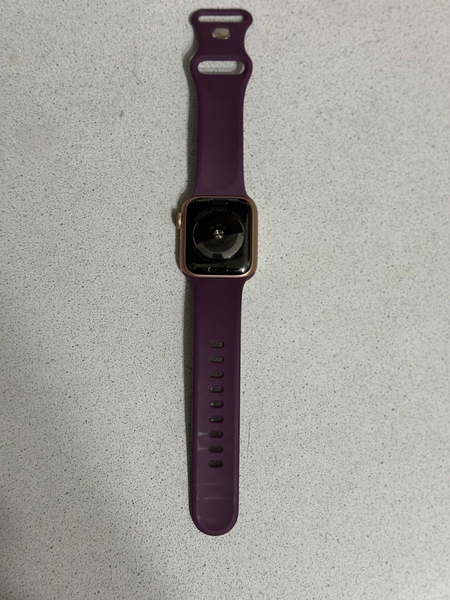 Продаётся Apple Watch 5 40 mm gold
