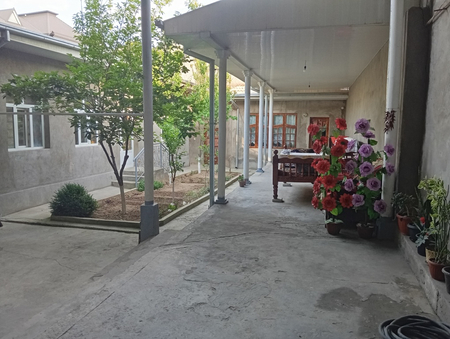 Do'mbirobodda 3.85 sotx 6 xona uy sotiladi narxi 160000$