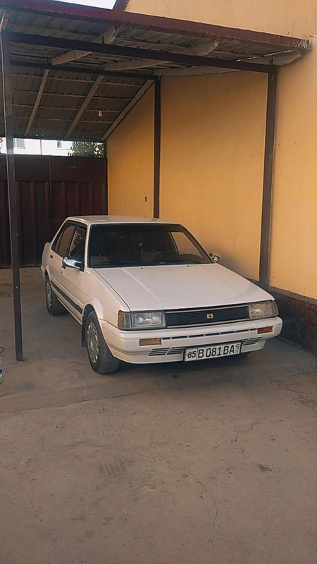 Toyota corolla 1986 sotiladi