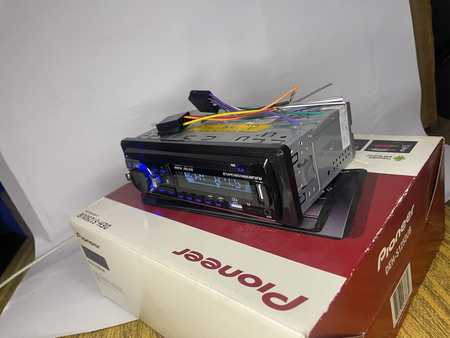 Pioneer B/u mafon zo’r holatda Blutus Usb aux fm ovozi balani vol 63