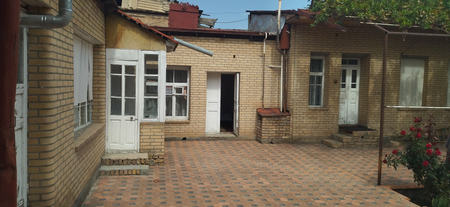 Регистон! Вдоль дороги.Очень срочно продаётся дом