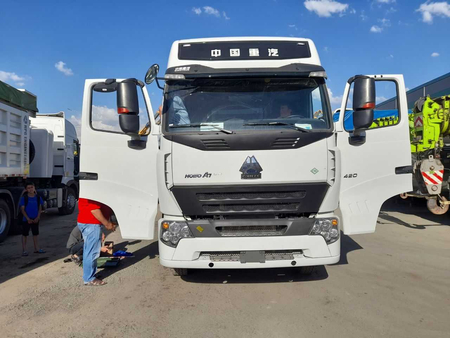 Тягач SINOTRUK HOWO A7 Метан газ