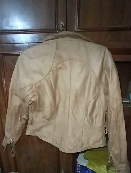 Продам женские кожаные куртки