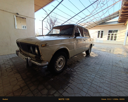 Moshina sotiladi Lada 2103