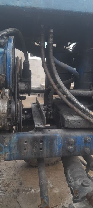 28 trakor sotiladi