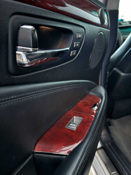 Lexus LS 460L белый