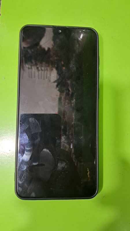 Samsung A 31 sotiladi xolati yaxshi narxi 500000 kelishiladi
