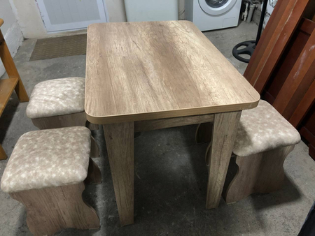 Срочно продам стол +4 стулья