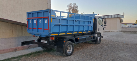 Isuzu samosval NPR82L