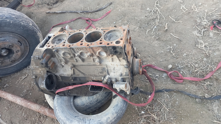 Isuzi aftobus oynalai motor galobkasi yoq, karobka alohidaham sotiladi