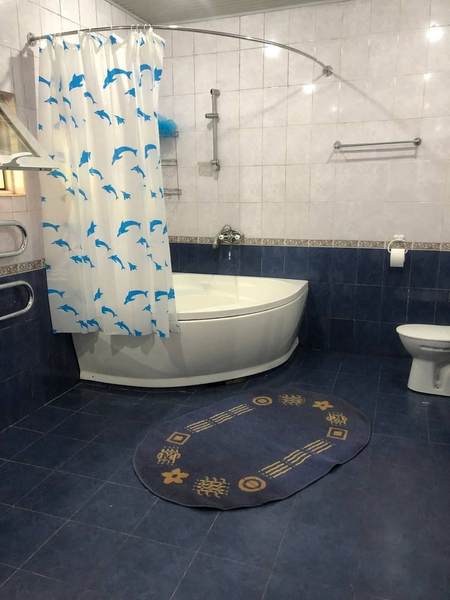 Дом у речки в Кибрае