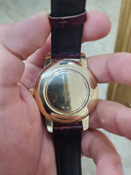 Продам золотые часы Ролекс.