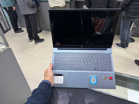 HP PAVILION Metalichiskiy Ryzen 5 4500 8-Ozu 512-Ssd Glansiviy