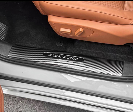 Защитные накладки из карбона  для порог дверей  LeapMotor C10