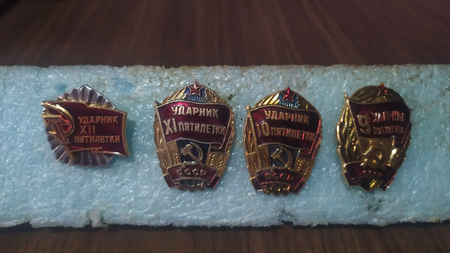 Продам значки С С С Р