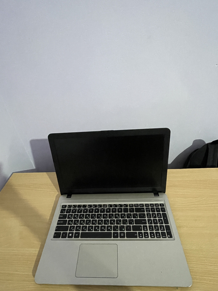 Ноутбук asus x540n sotiladi