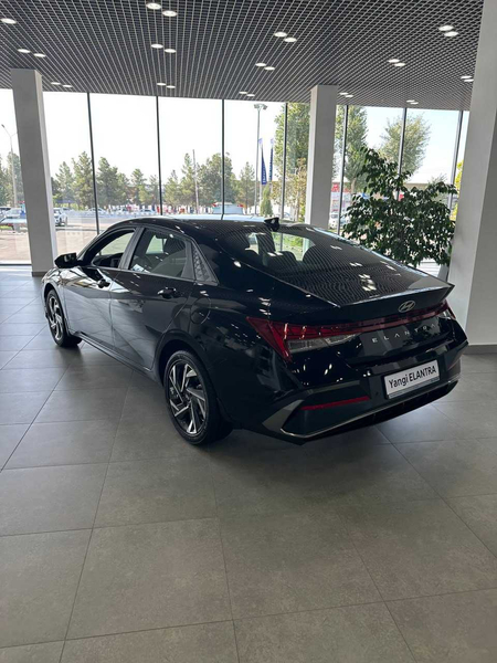 Hyundai Elantra  Luxe 2.0