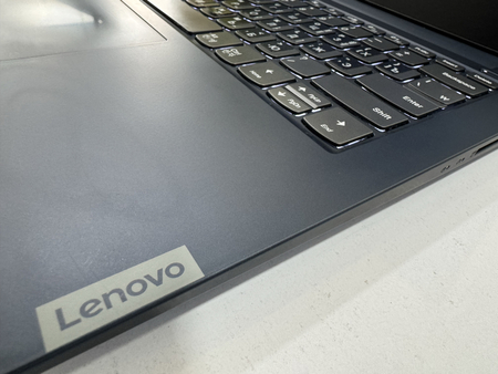 Lenovo ryzen 5 (core i5 10) ideal holatda 14 dyumlik ixchamidan keldi