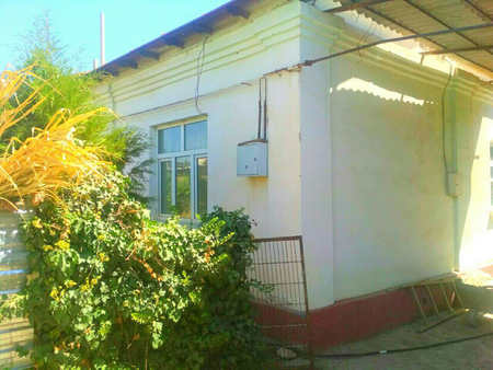 Продаётся участок 6 соток с домом  из 4 комнат.Ориентир ТашГАУ, ОВИР.