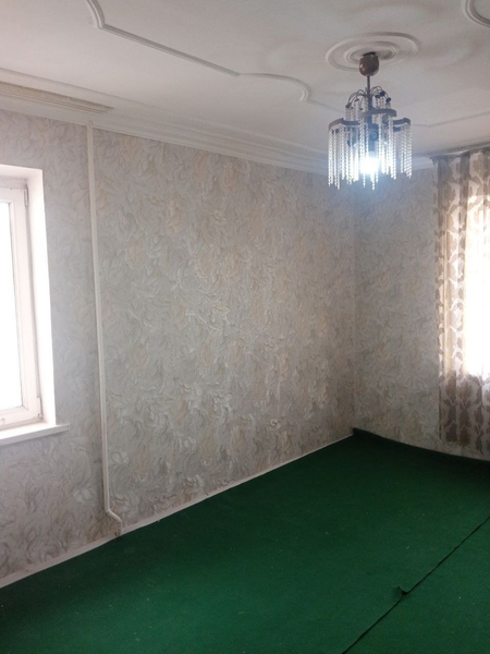 1-я остановка Микрорайон,2-х ком кв на 3-ем этаже кирпич