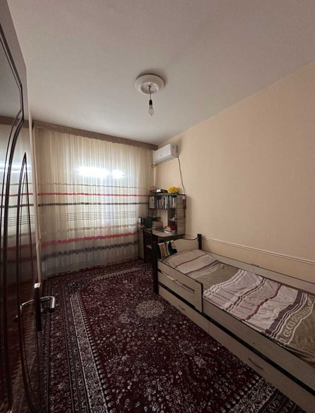 Qora qamish 2/4 Manzil:242-maktab 3-xona 4-qavat 5-qavatli do'mda