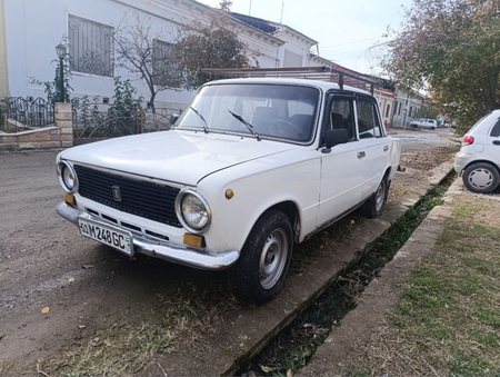 Vaz 21011 srochna sotiladi