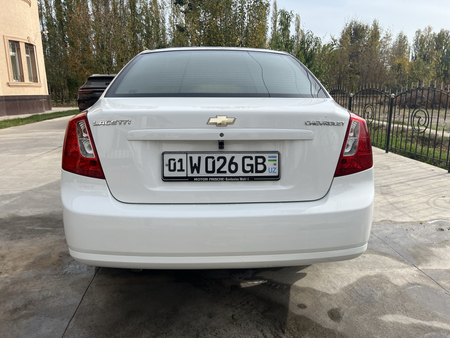 Chevrolet Lacetti 1.8 2013 года с малым пробегом