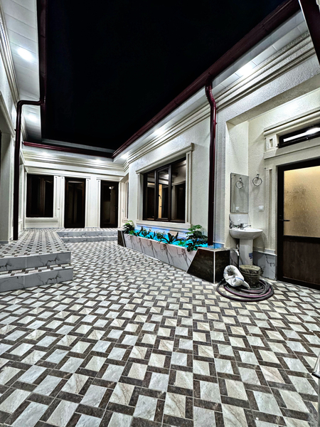 Tashkent Olmazor Qorasaroy k. 28 maktab ro’parasida