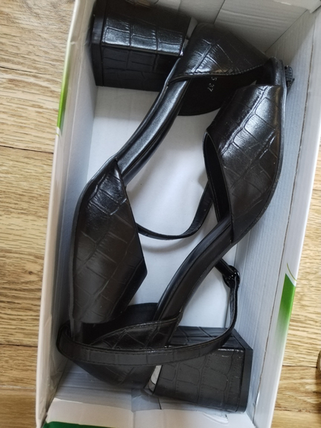Продам женские басаножки новые