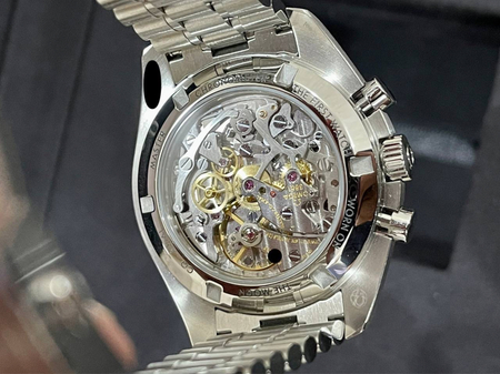 Продаются Omega Speedmaster Moonwatch. Новые