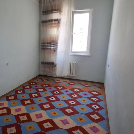 Tezda 2xonalik kvartira 3-qavatda 4qavatli yangi gʻishtli domdan sotil
