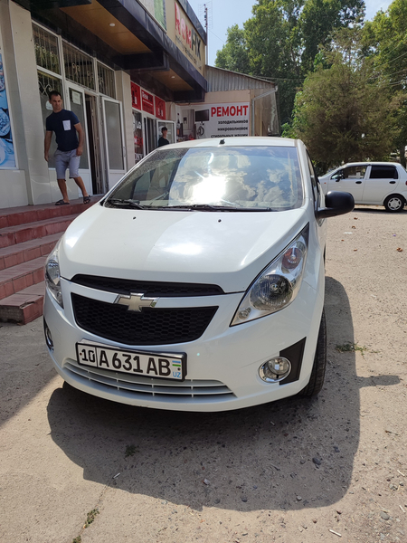 Продам Spark 2014 г 2 позиция