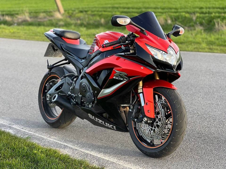 Mototsikl ducatti tuy va marosimlar klip siyomkasi uchun