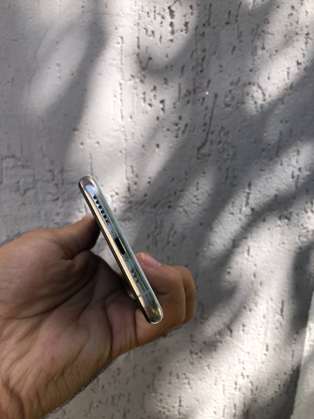 Iphone xs.