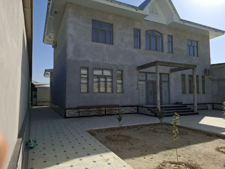 Uy sotiladi 2 etajli