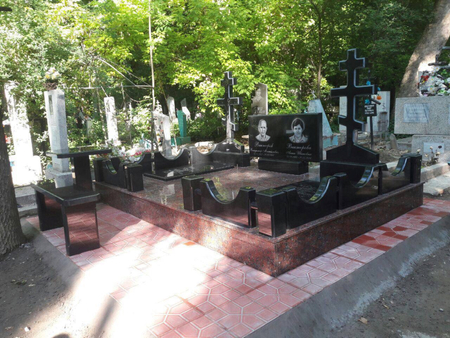 Памятники