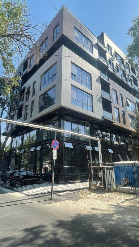 Продаётся здание в яккасарайском районе 7 этажное, с терассой RR