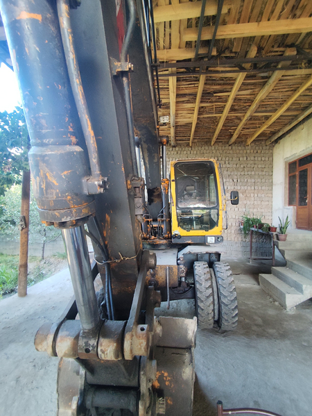 ekskavator 135 sroshna sotamiz