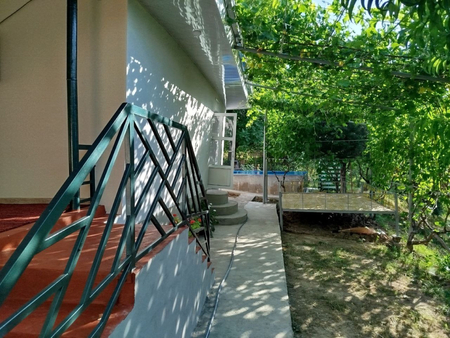 Toza hovoda togʻ bagridagi dacha oila ulfatla uchun