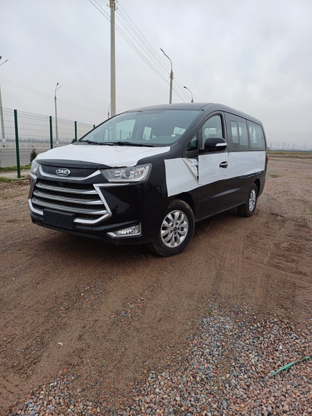 JAC M4  9 o'rindiqli