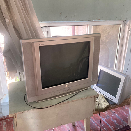 Eski kokpyuter va tv sotiladi