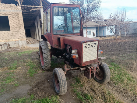 T 25 traktor sotiladi